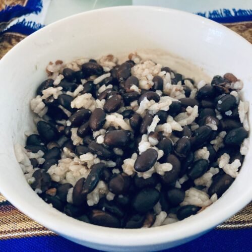 Blanquillos: Receta de frijoles blancos colombianos con chorizo
